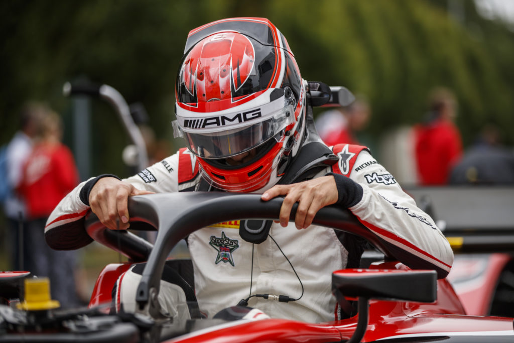 George Russell se lleva la pole de la F2 en Italia • MomentoGP